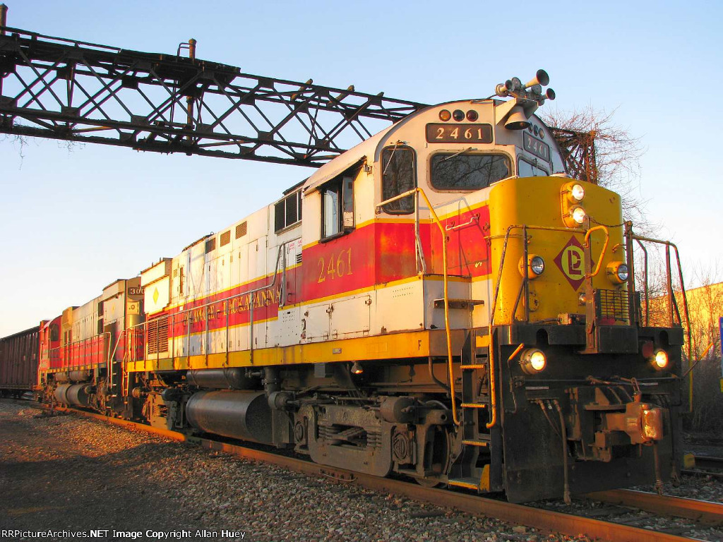 PT 98 leaves the Santa Train